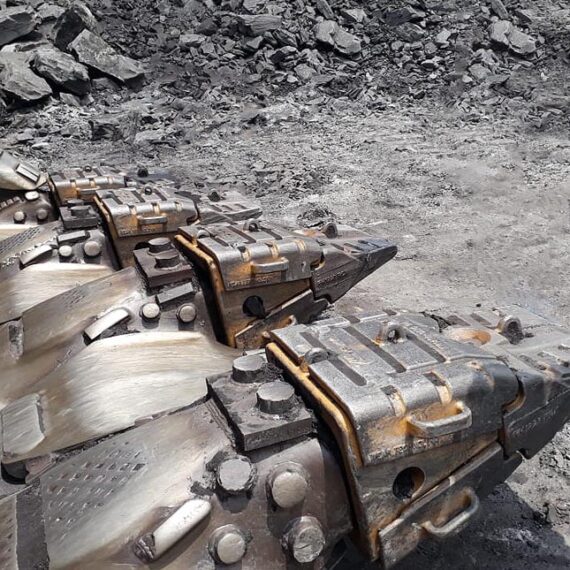 Cast lips for large mining excavators | bygmining.com